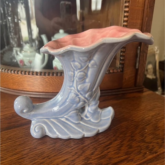 Redwing | Accents | 94s Redwing Cornucopia Vase | Poshmark